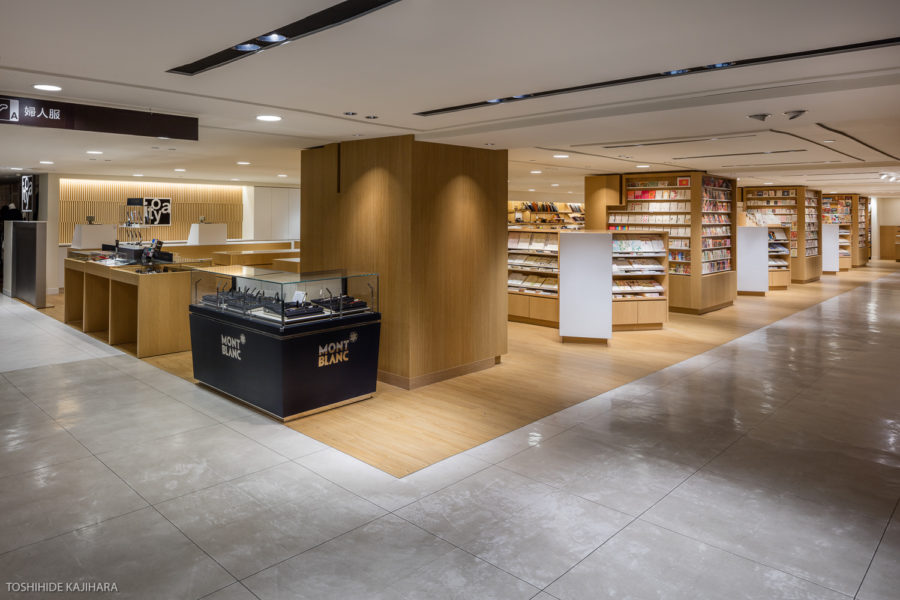 伊東屋横浜店のデザイン事例・写真 | 建築設計・内装・インテリアのANALOG（アナログ）